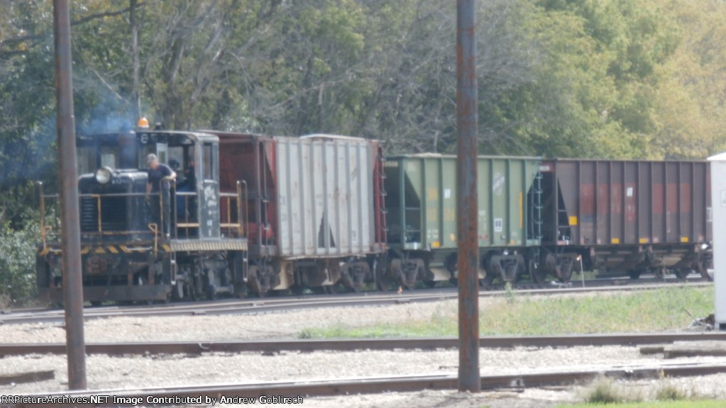 USAX 8537 pulls 3 hopper cars